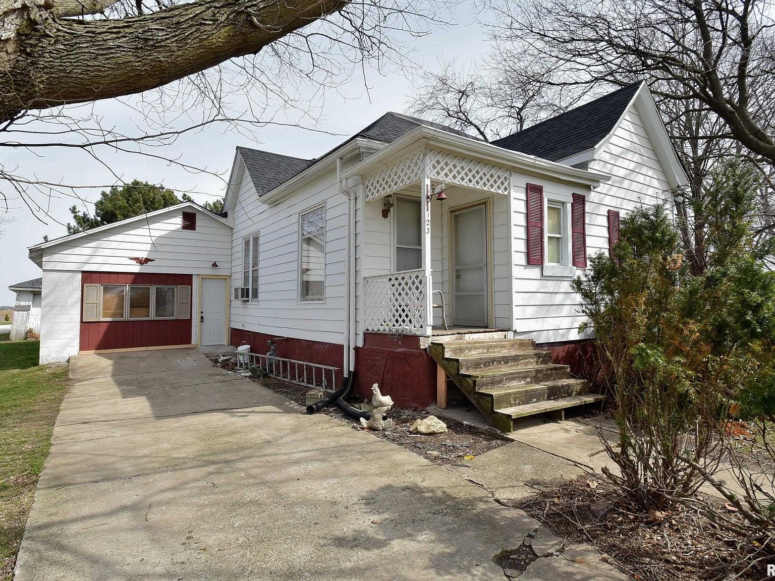 123 E Main St, Stanford, IL 61774 | Zillow