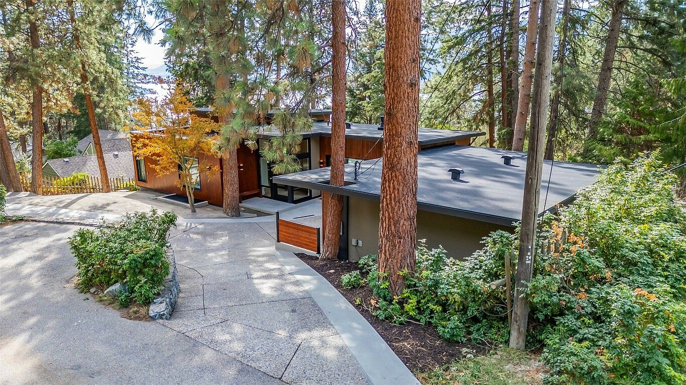 372 Clifton Rd N, Kelowna, BC V1V 1N4 | Zillow