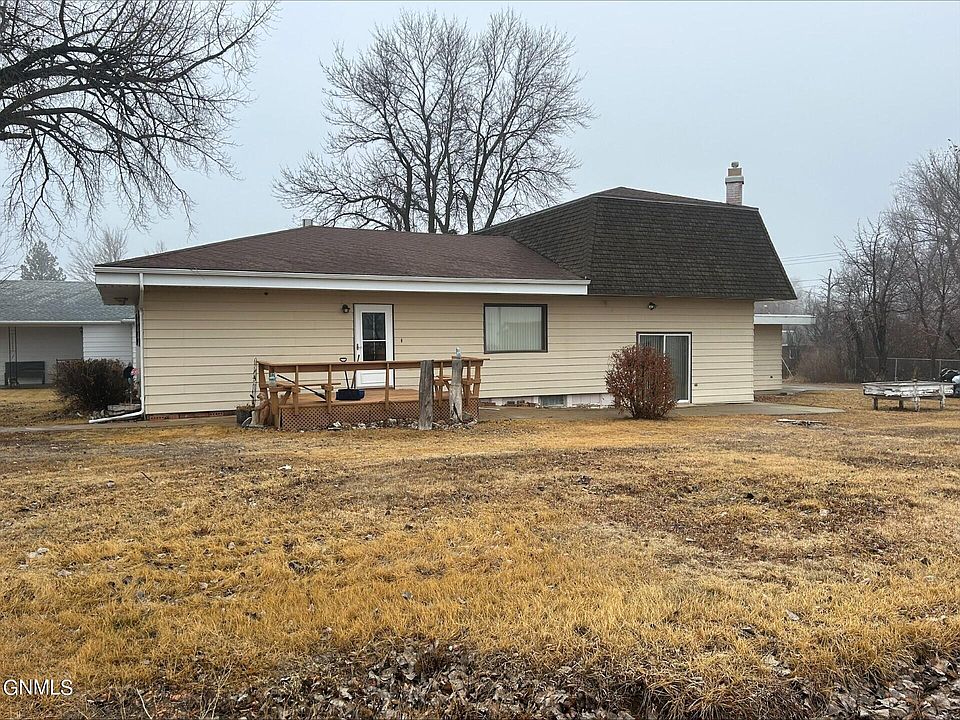 307 5th Ave SW, Bowman, ND 58623 | Zillow