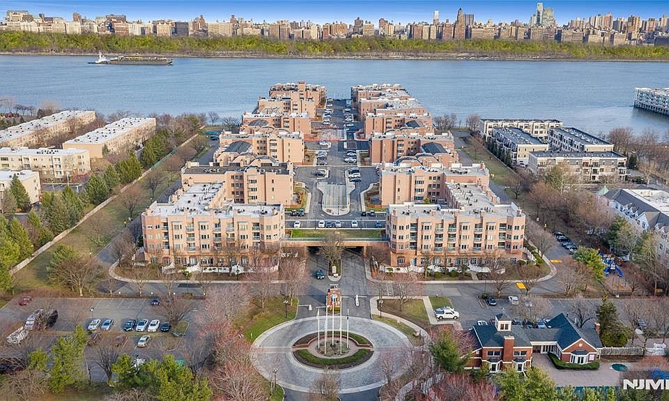 316 Ellery Ct #316, Edgewater, NJ 07020 | MLS #25043468 | Zillow