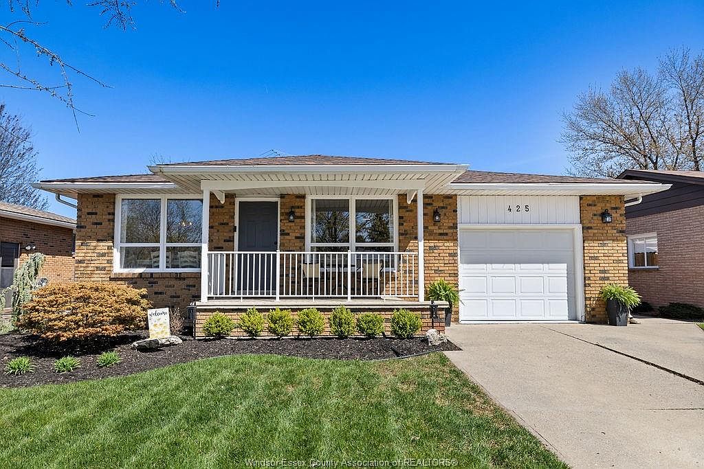 425 Champlain Ct, Lakeshore, ON N8L 0N4 | MLS #25009085 | Zillow