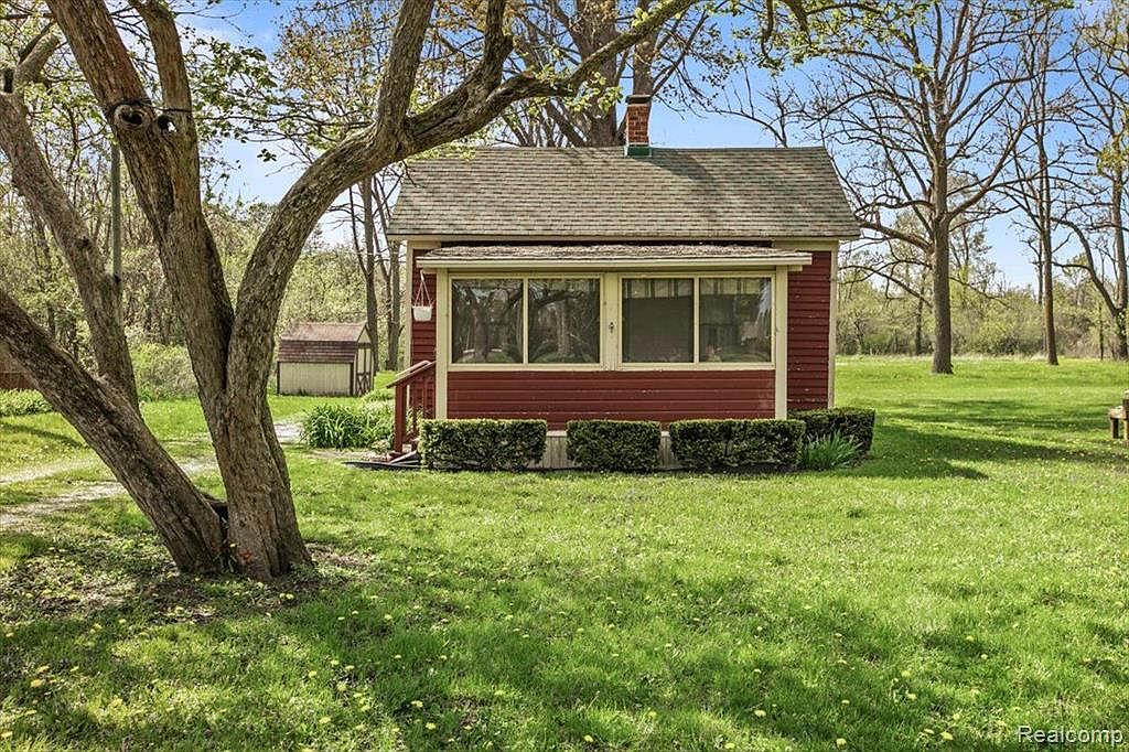 8646 River Rd, Cottrellville, MI 48039 | Zillow