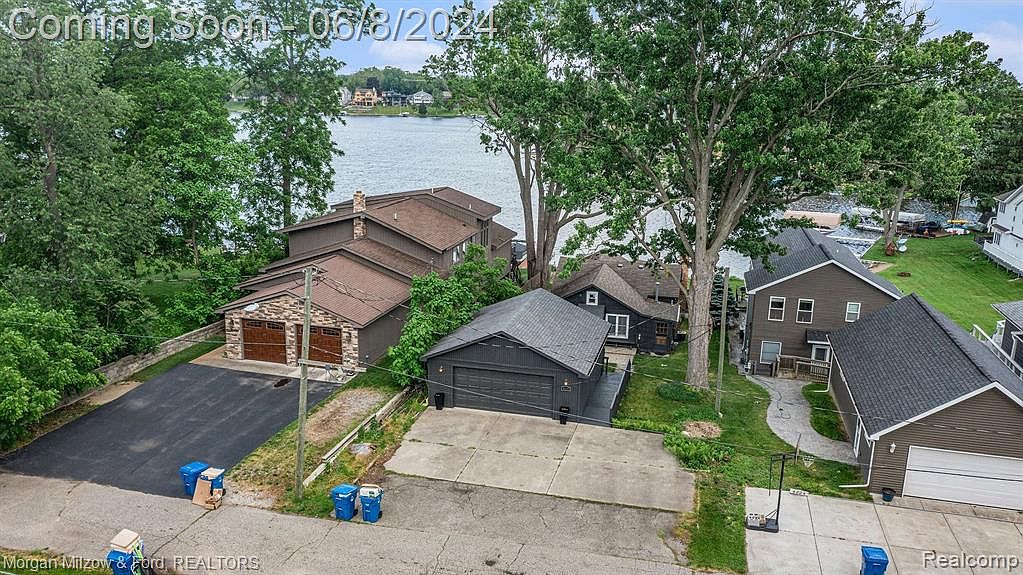 4232 Lamont Dr, Waterford, MI 48329 | Zillow