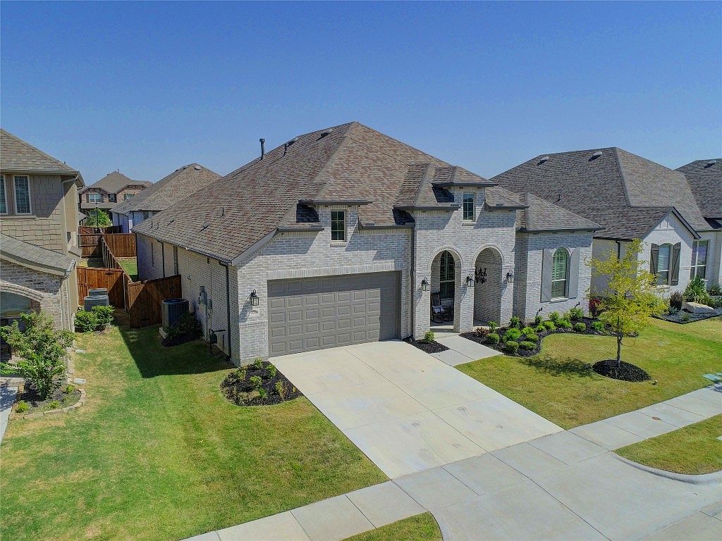 1421 Saddle Ridge Dr, Aubrey, TX 76227 | MLS #20412518 | Zillow
