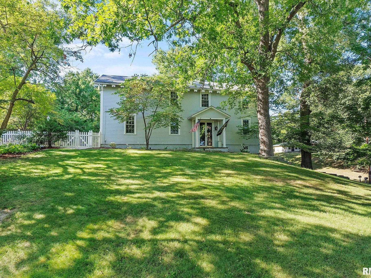 518 Roscoe Ave, Muscatine, IA 52761 | MLS #QC4247088 | Zillow
