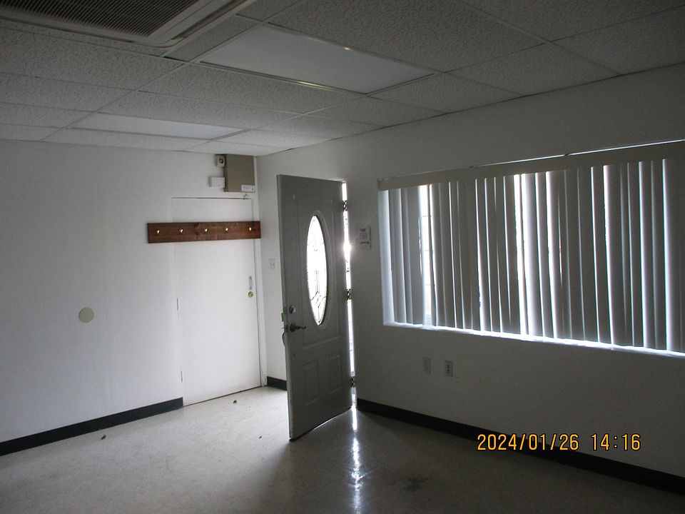 405 W D St Lemoore CA | Zillow