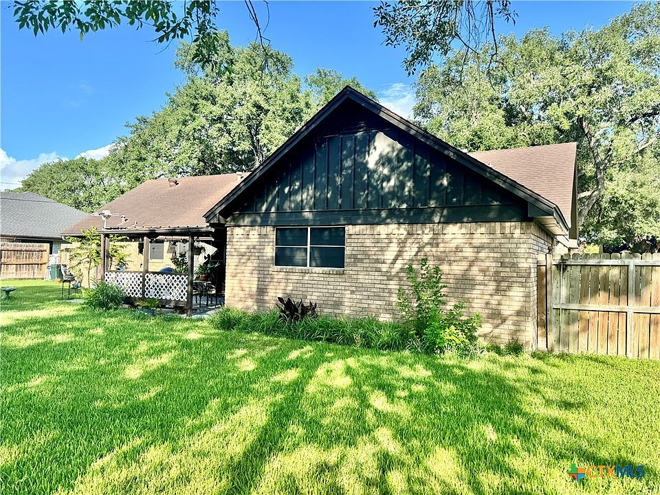 301 Tanglewood Dr, Victoria, TX 77901 | Zillow