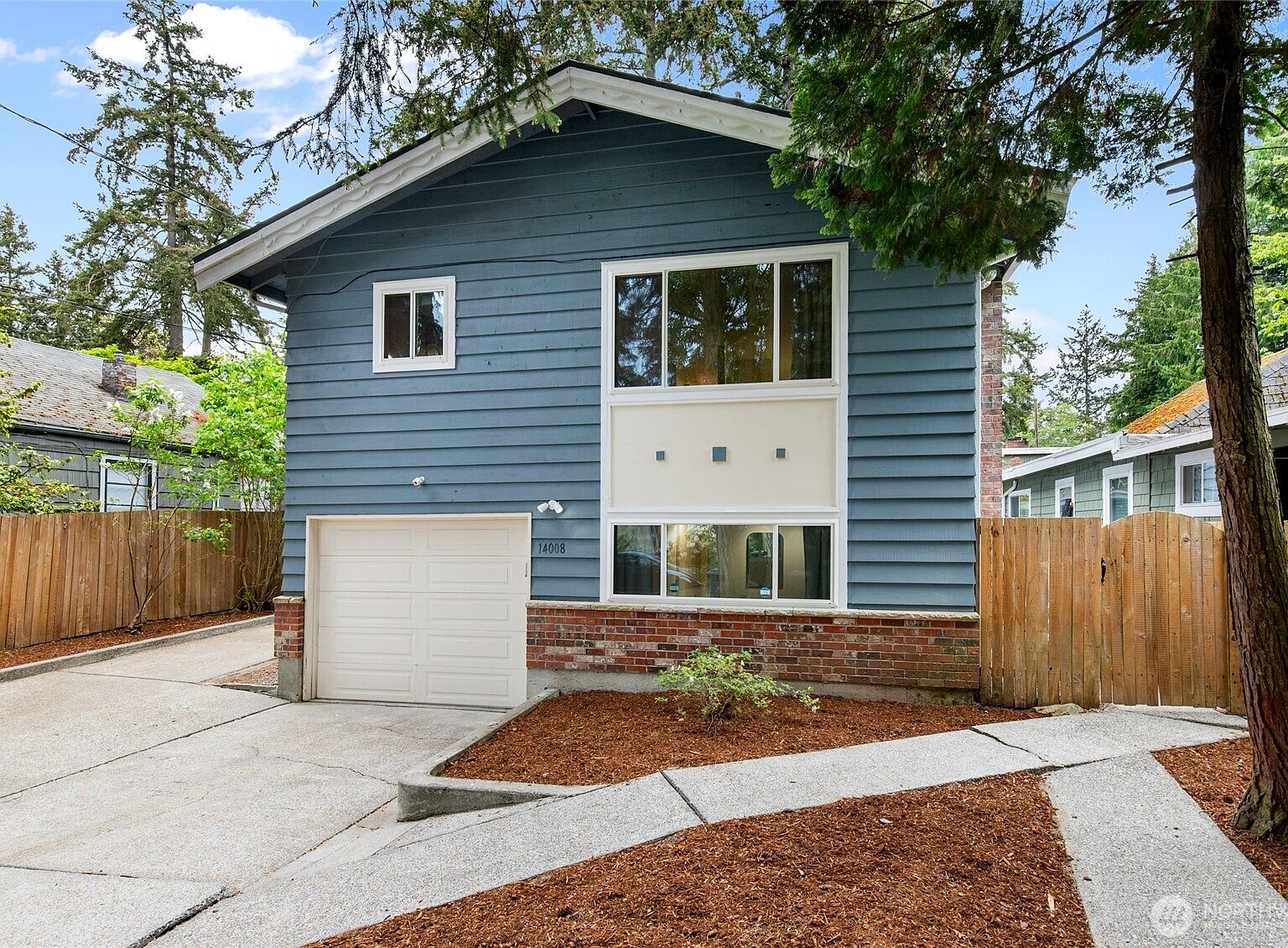 14008 Roslyn Place N, Seattle, WA 98133 | Zillow