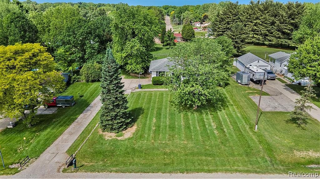 1404 S Graham Rd, Flint, MI 48532 | Zillow