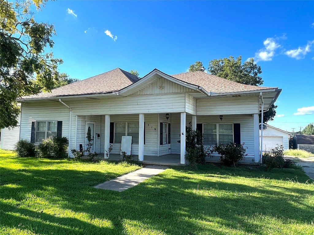 219 W 4th St, Wewoka, OK 74884 | Zillow