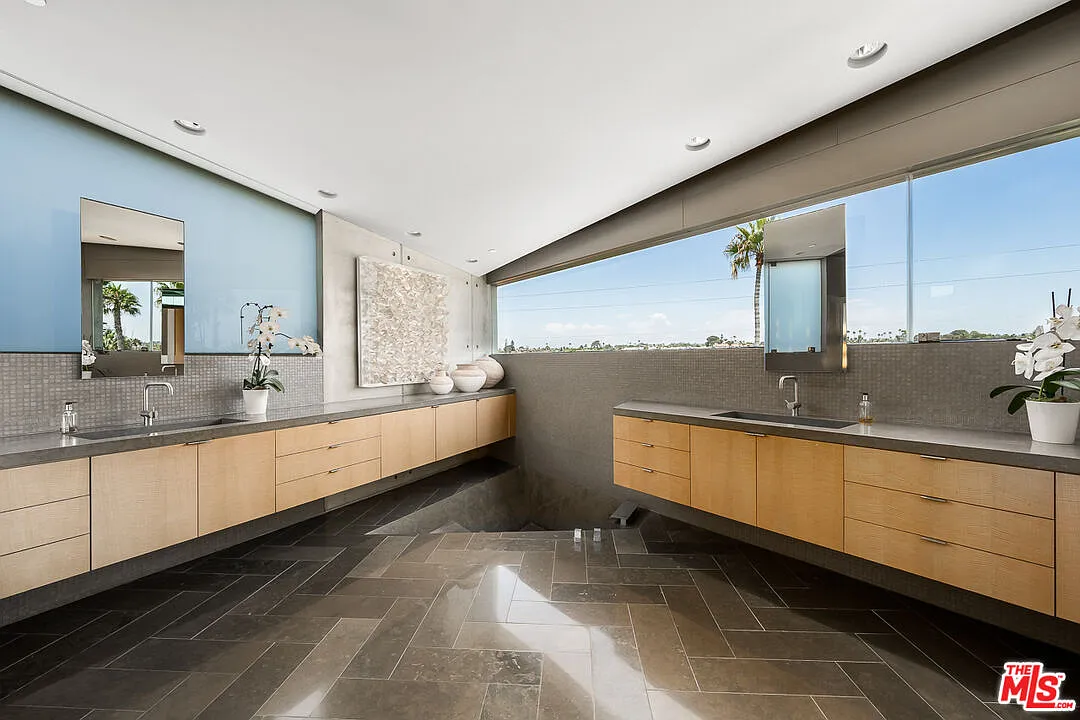 $19.99M Wallace E. Cunningham-Designed "Crescent House" For Sale in ...