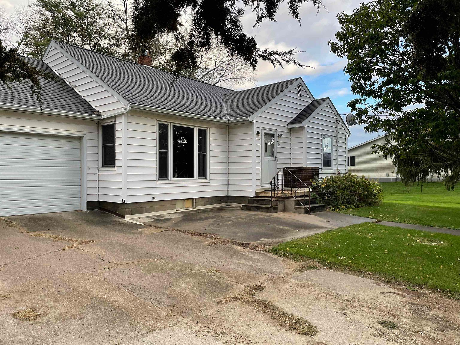 107 Rainbow Ave, Rowley, IA 52329 | Zillow