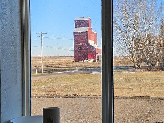 621 Railway AVENUE E, Lancer, SK S0N 1G0 | MLS #SK969667 | Zillow