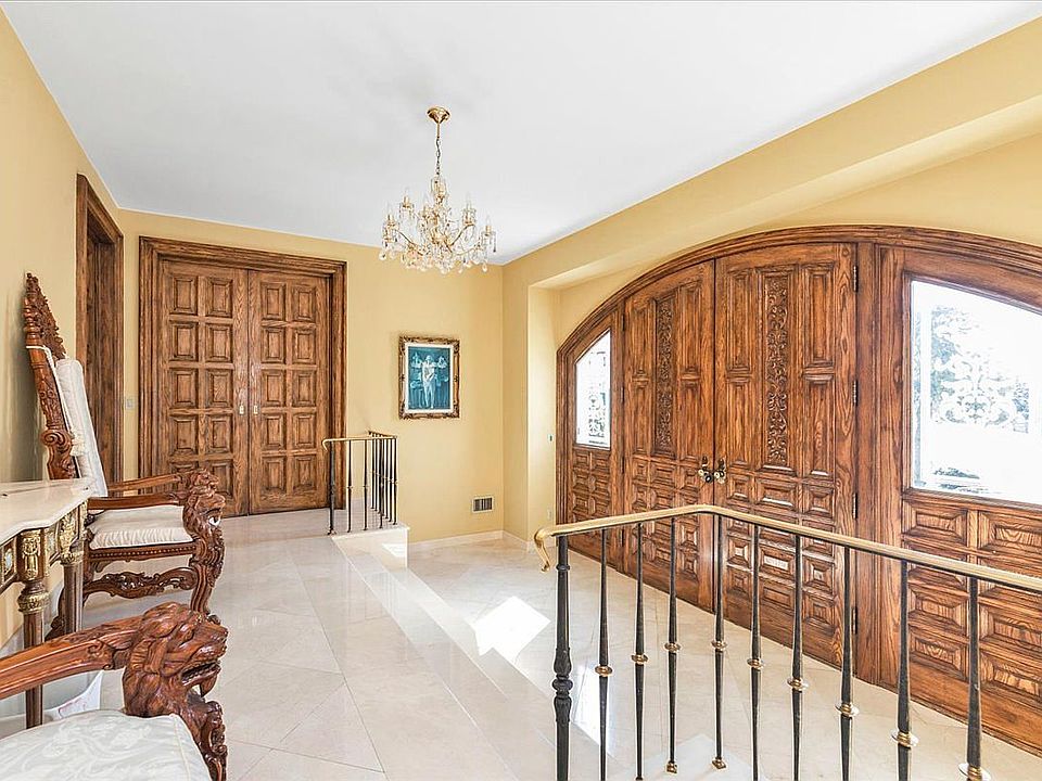 118 Malba Dr, Whitestone, NY 11357 | Zillow