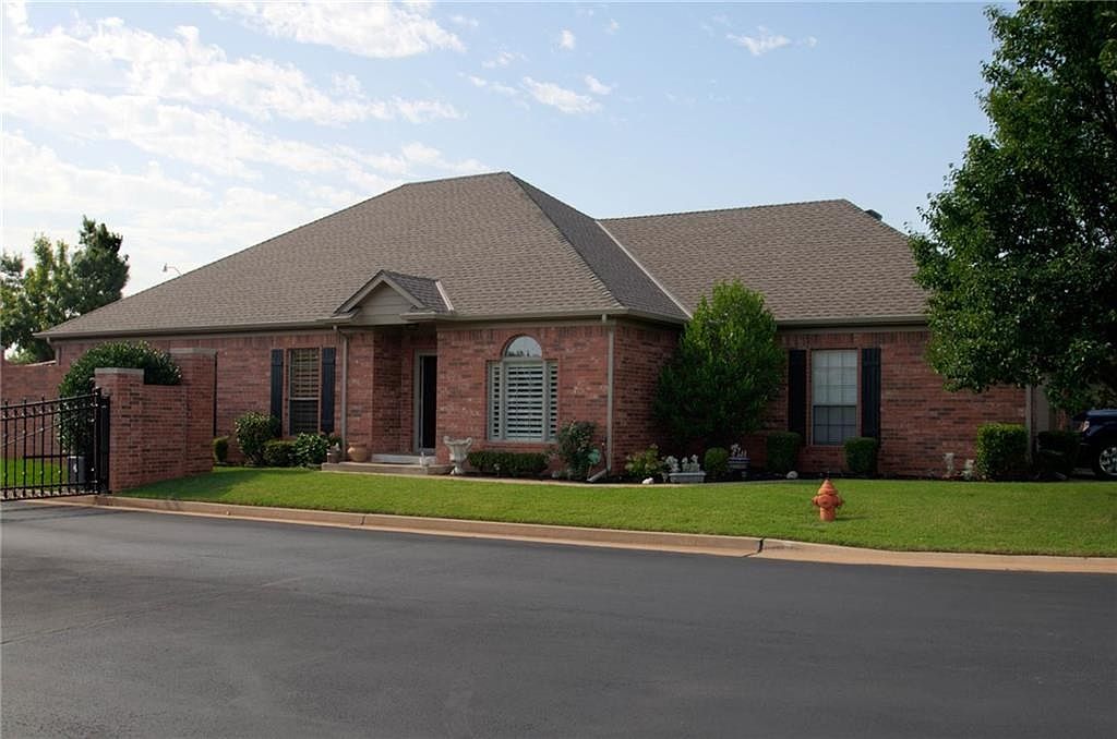11912 Rosedale Dr, Oklahoma City, OK 73162 | Zillow