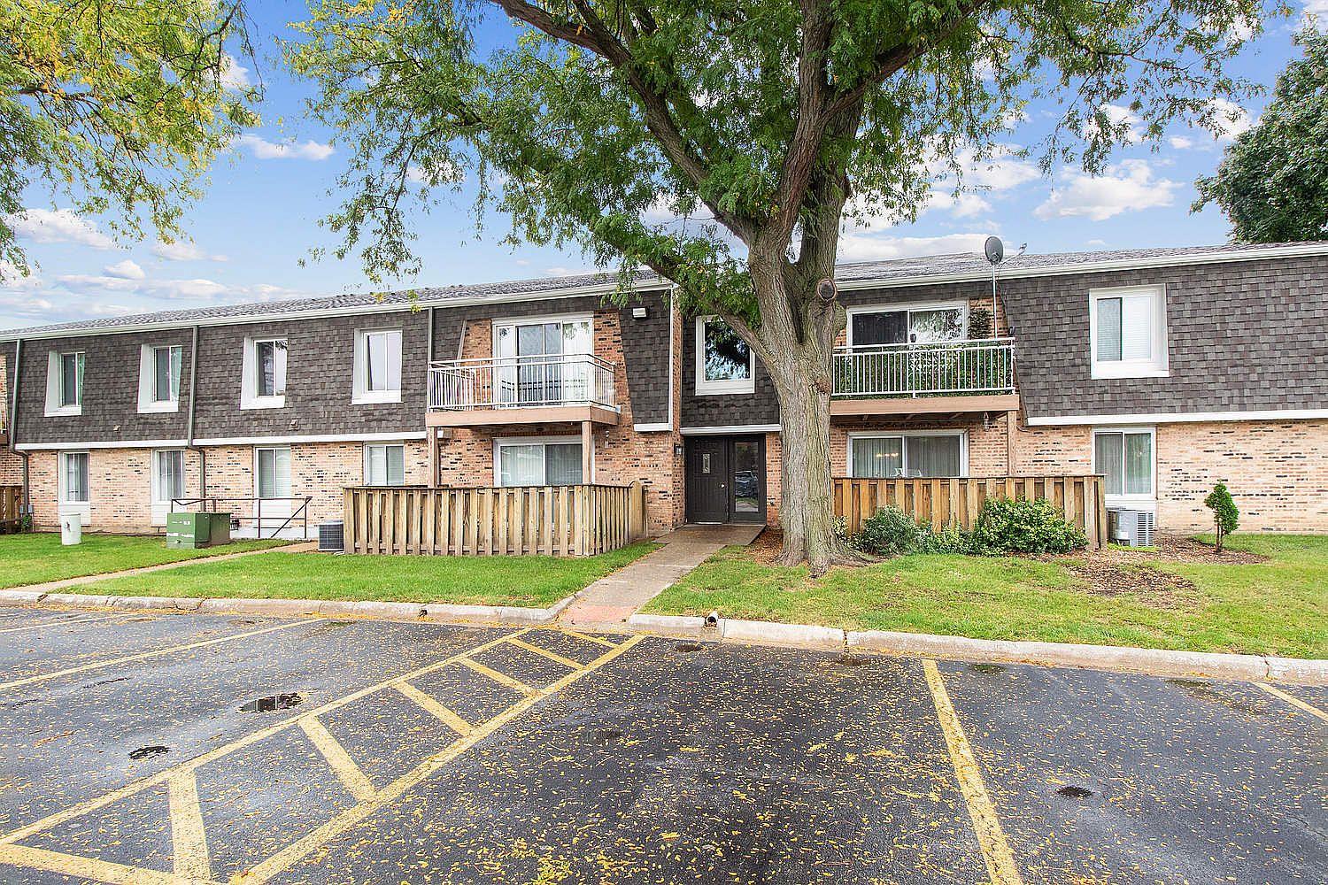 4704 Euclid Ave APT 1D, Rolling Meadows, IL 60008 | Zillow