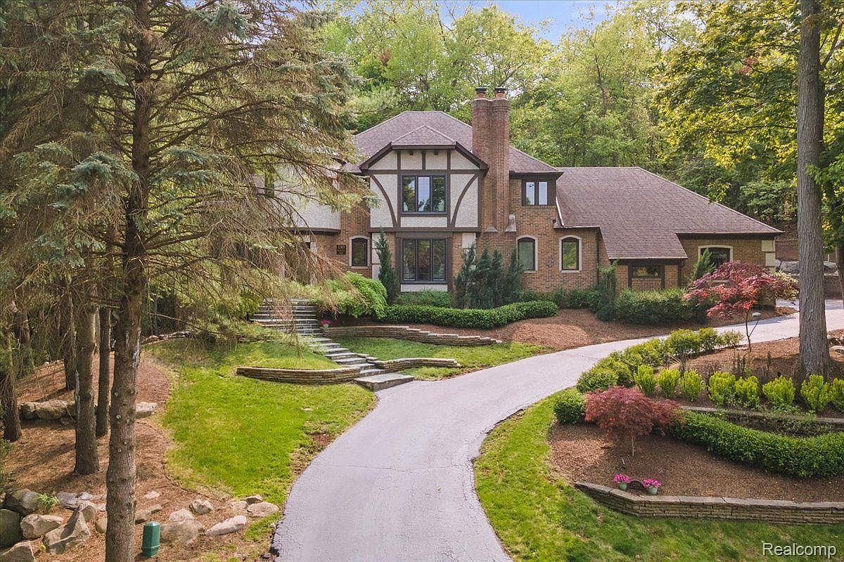 1289 Water Cliff Dr, Bloomfield Hills, MI 48302 | Zillow