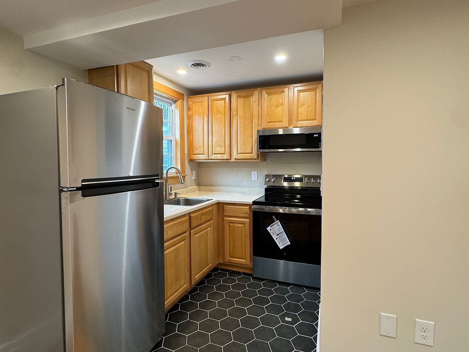12 Mace Rd APT 2, Hampton, NH 03842 | Zillow