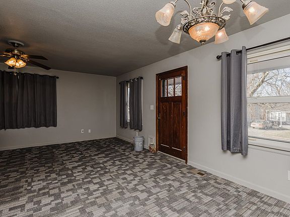 1224 Henry St, Augusta, KS 67010 | MLS #666597 | Zillow