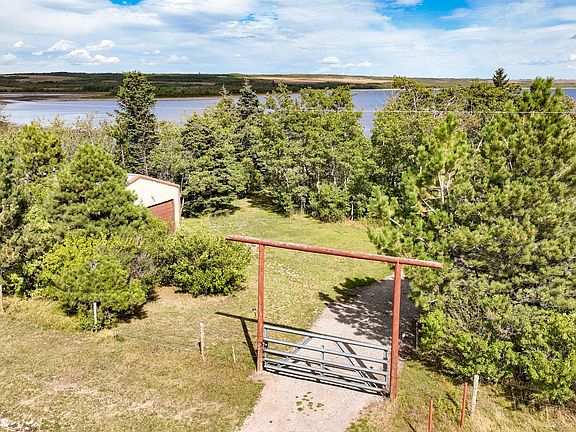 31 W Shore Duck Lake Rd, Babb, MT 59411 | MLS #30008675 | Zillow