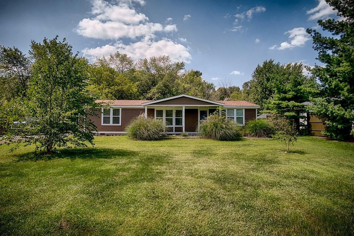 1020 N Cardinal Ct W, Chesterton, IN 46304 | Zillow