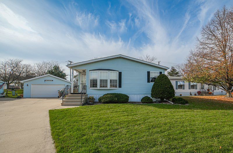 74 Silver Cir, Manteno, IL 60950 | Zillow