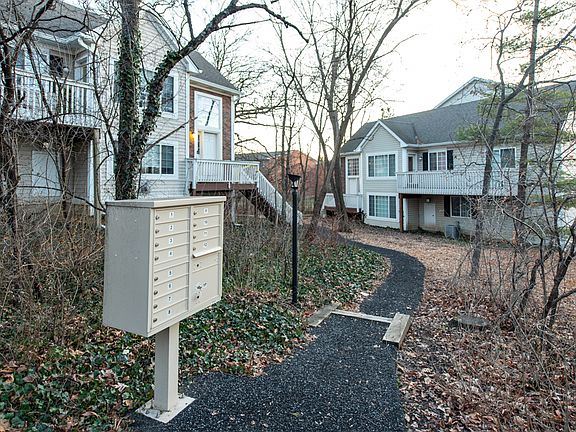 341 W Treehouse Ln #11-4, Round Lake, IL 60073 | Zillow