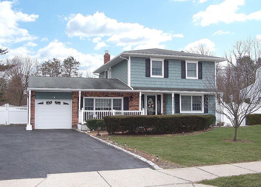 64 Wilshire Ln, Oakdale, NY 11769 | Zillow