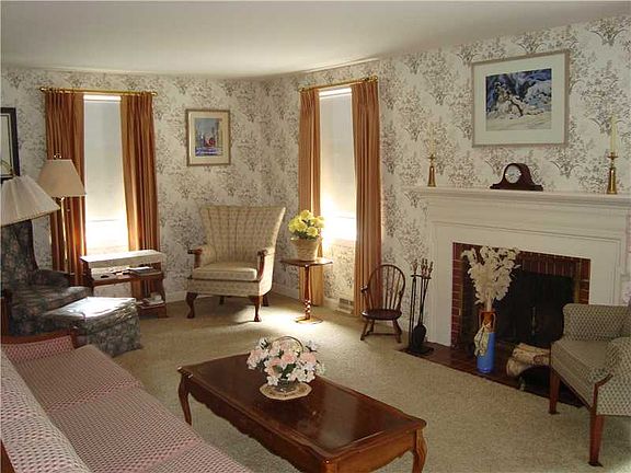 58 Susan Dr, Cranston, RI 02920 | Zillow