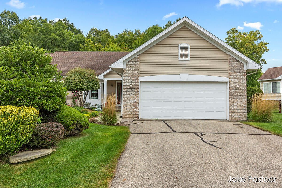 2126 Edington Dr SE, Grand Rapids, MI 49508 | Zillow
