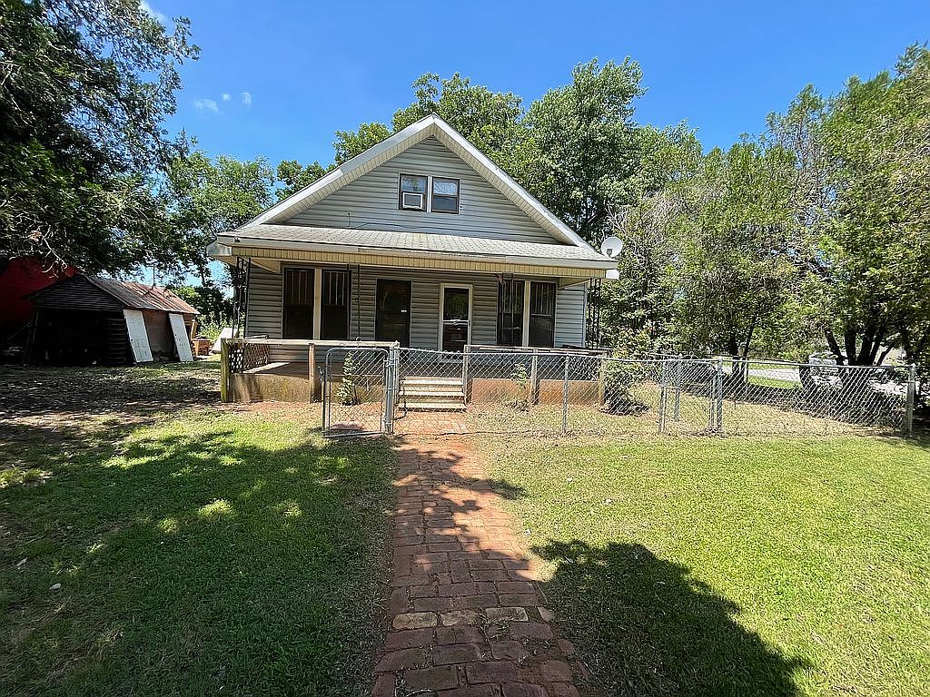 102 S 1st St, Alex, OK 73002 | Zillow