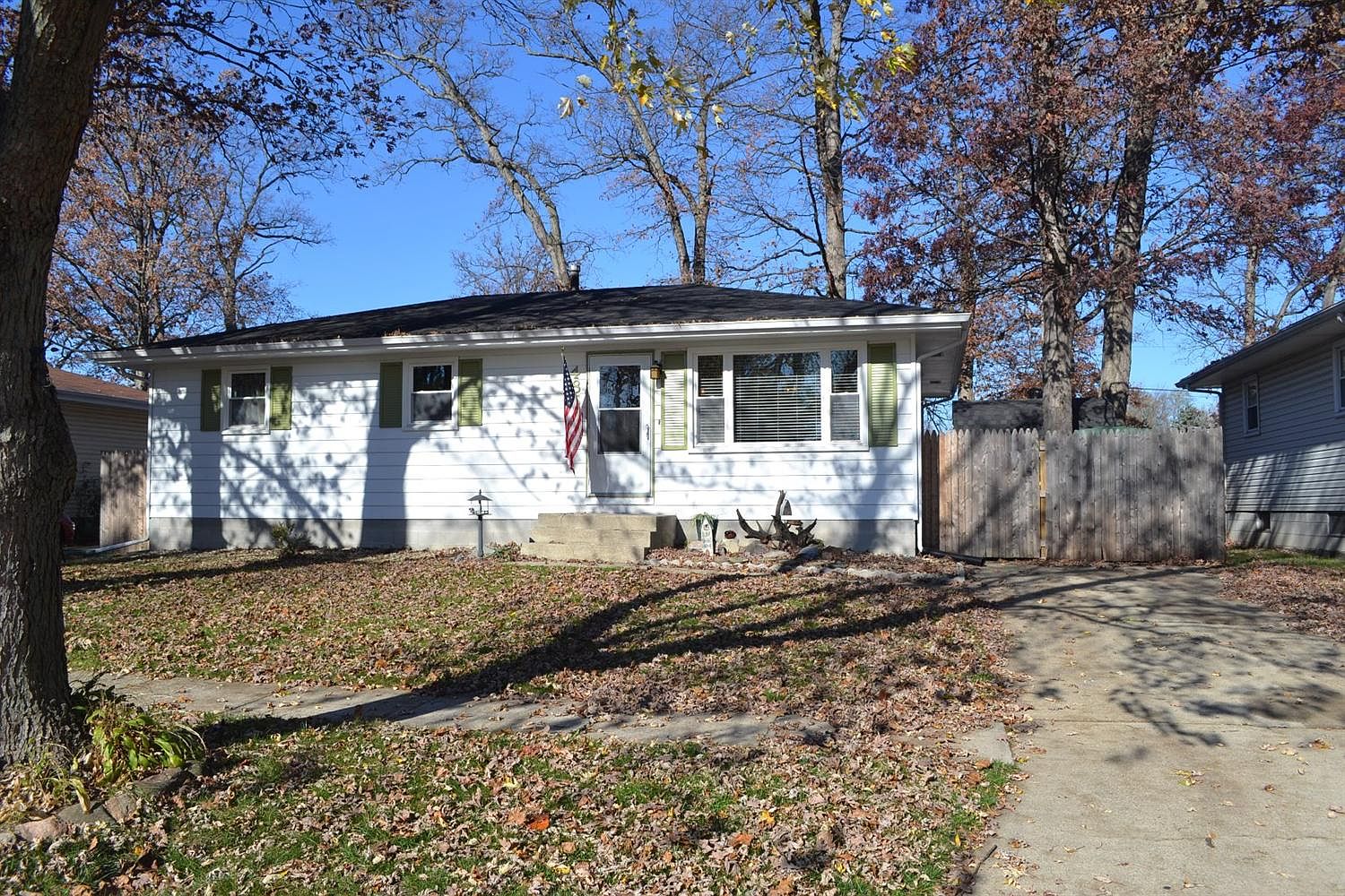 4856 E 26th Pl, Lake Station, IN 46405 | Zillow