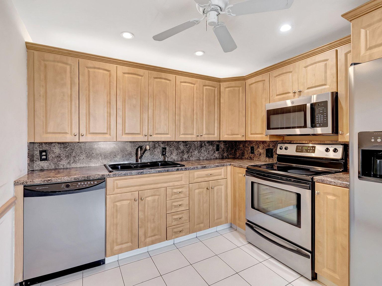 4025 Lincoln B, Boca Raton, FL 33434 | MLS #RX-11062392 | Zillow