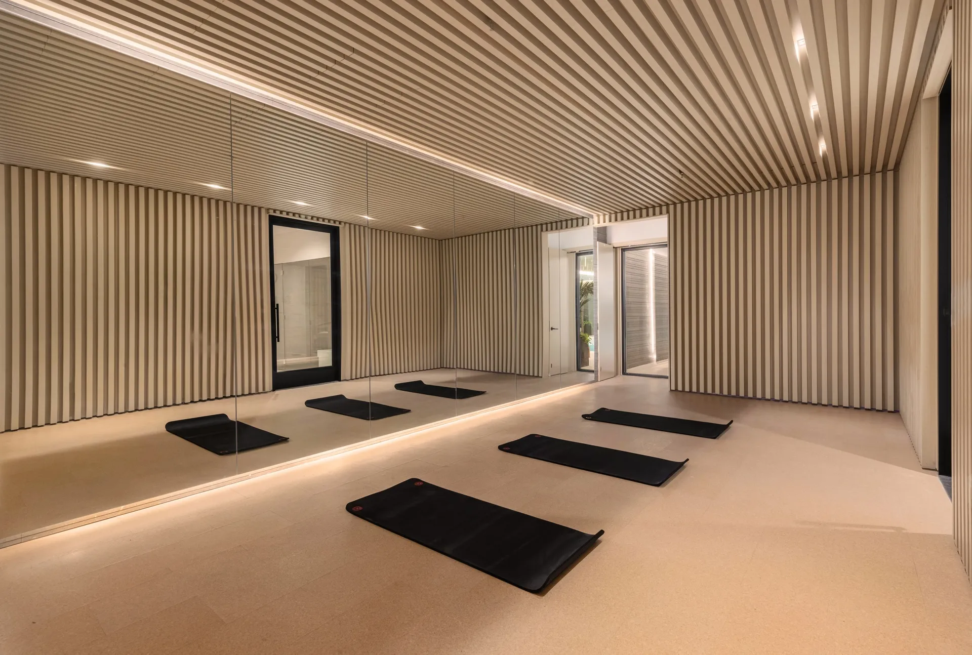 Maverick at 215 West 28th Street in Chelsea : Sales, Rentals ...