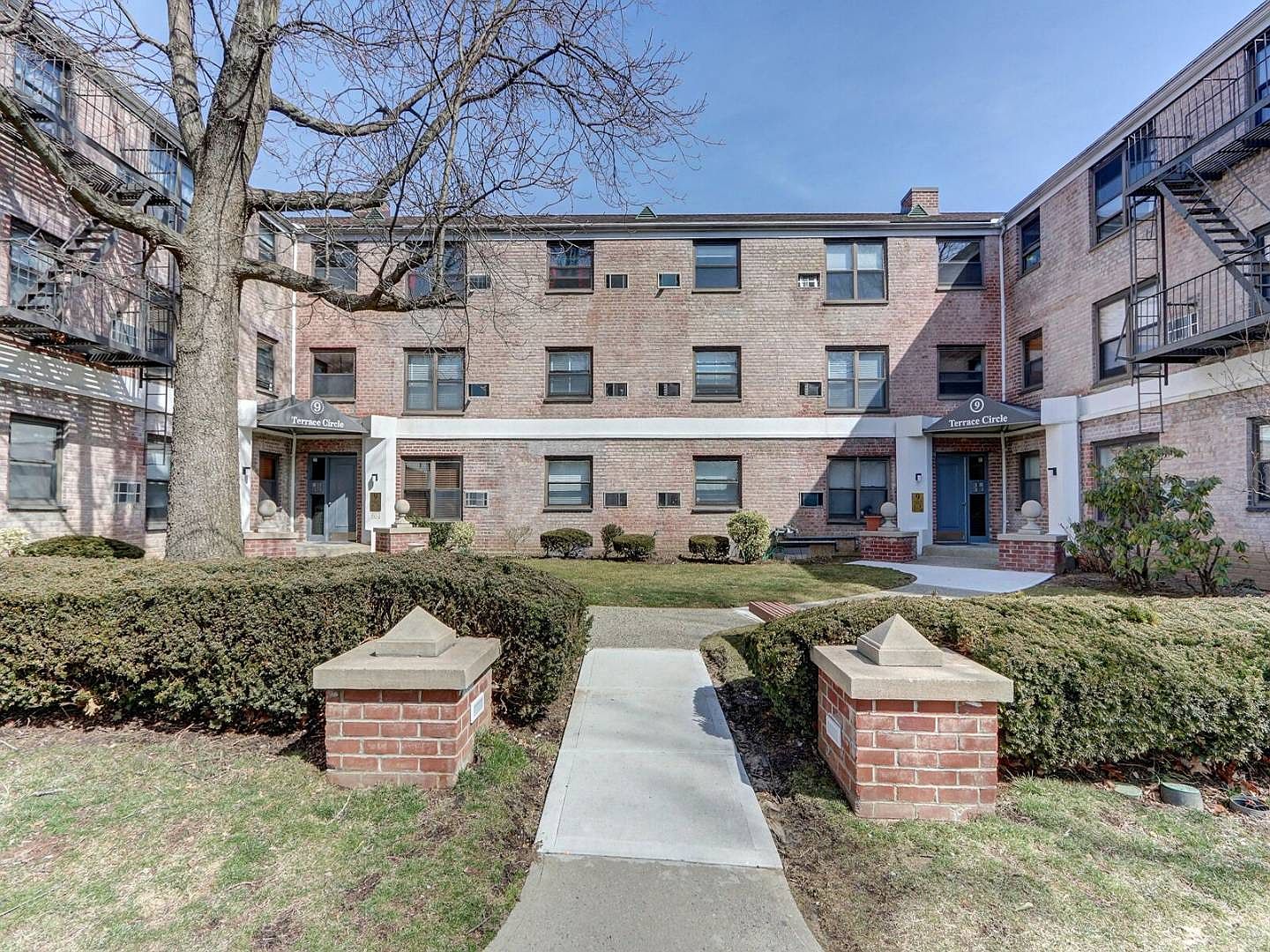 9 Terrace Cir APT 2F, Great Neck, NY 11021 | Zillow