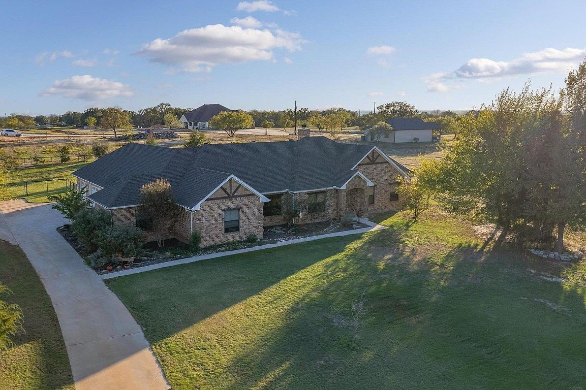 106 Horse Whisperer Ct, Decatur, TX 76234 | MLS #20472841 | Zillow
