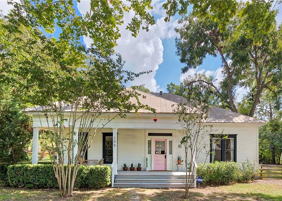 106 Turney St, Smithville, TX 78957 | Zillow