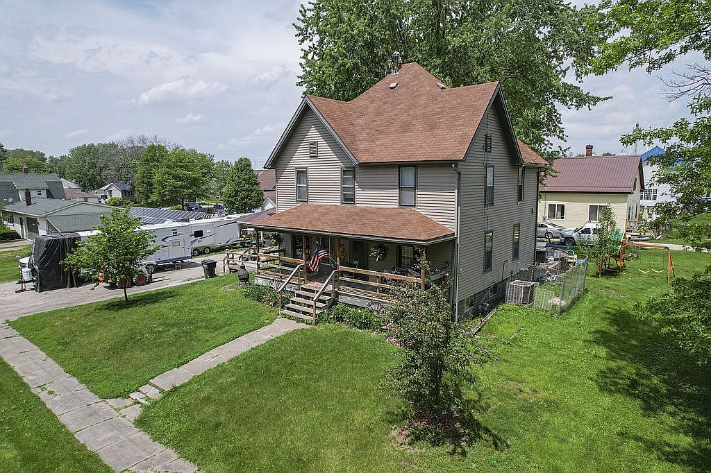 619 Nichols Ave, Nichols, IA 52766 | Zillow