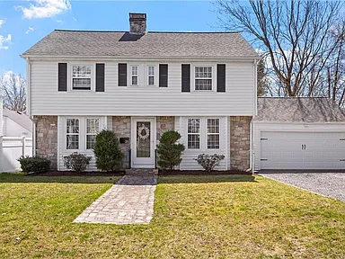 25 Ellis St Rumford RI | Zillow