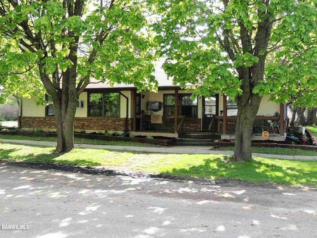 220 N West St #1, Dakota, IL 61018 | Zillow