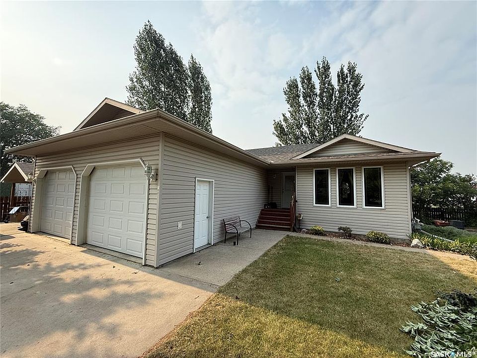 100 6th AVENUE E, Shellbrook, SK S0J 2E0 | MLS #SK012605 | Zillow