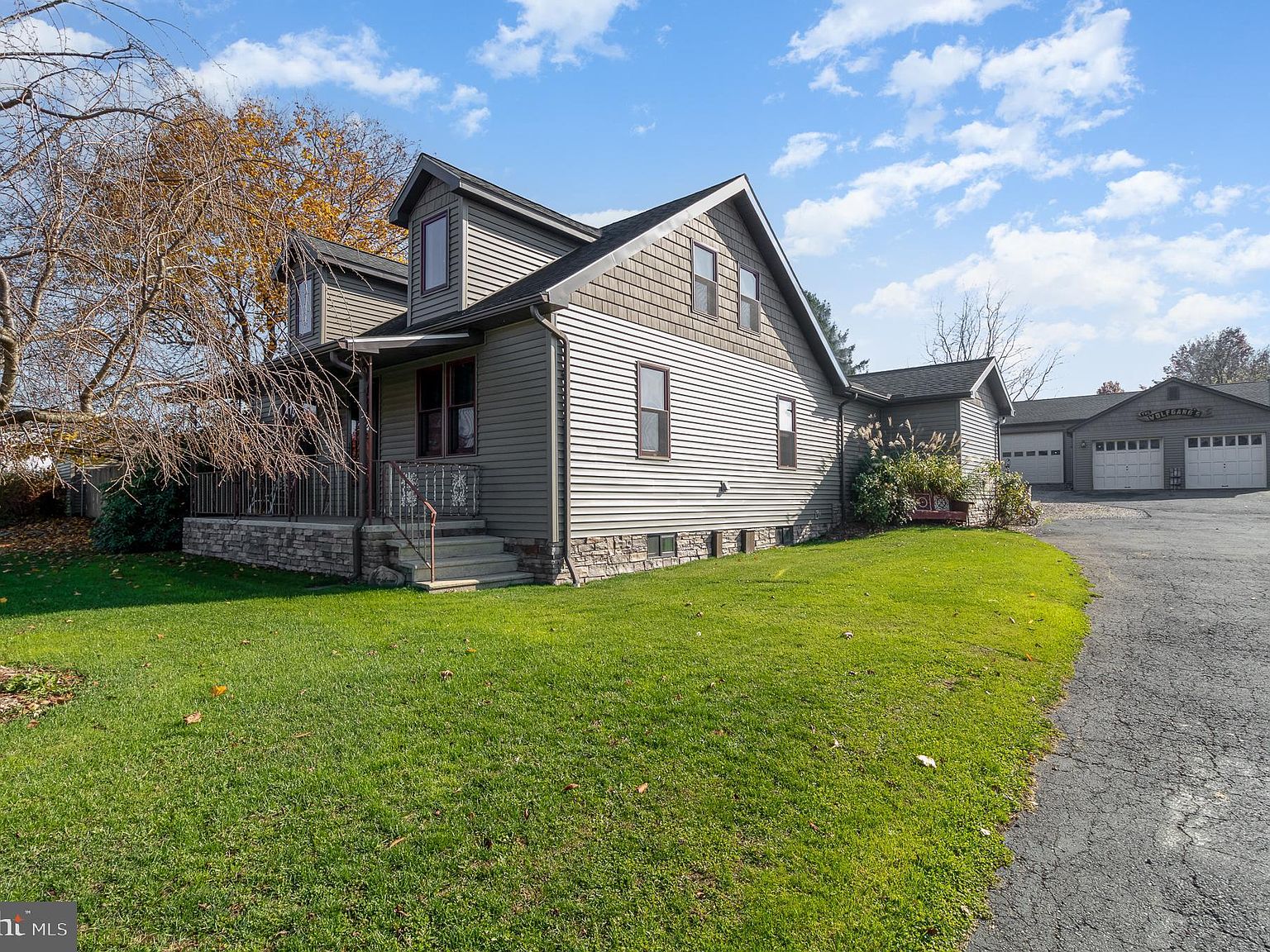 1753 W Main St, Valley View, PA 17983 | Zillow