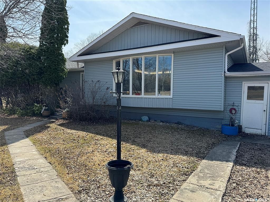 210 Railway AVENUE, Endeavour, SK S0A 0W0 | MLS #SK976266 | Zillow