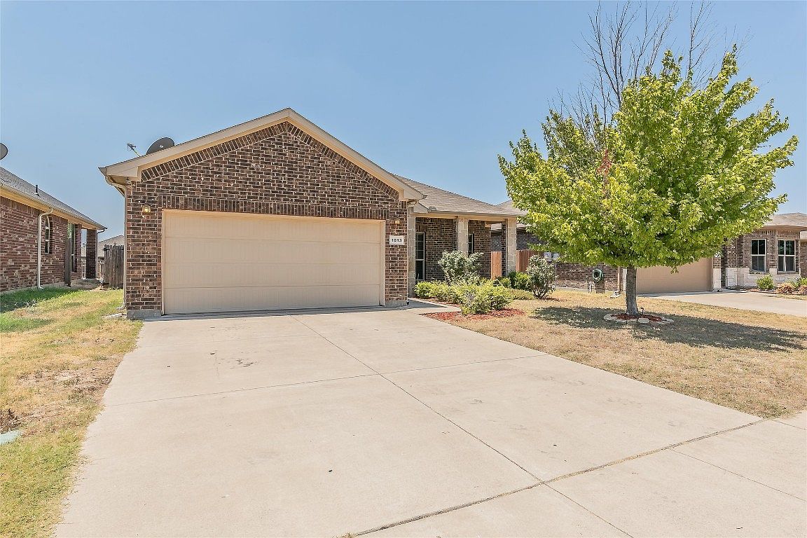 1013 Jodie Dr, Weatherford, TX 76087 | Zillow