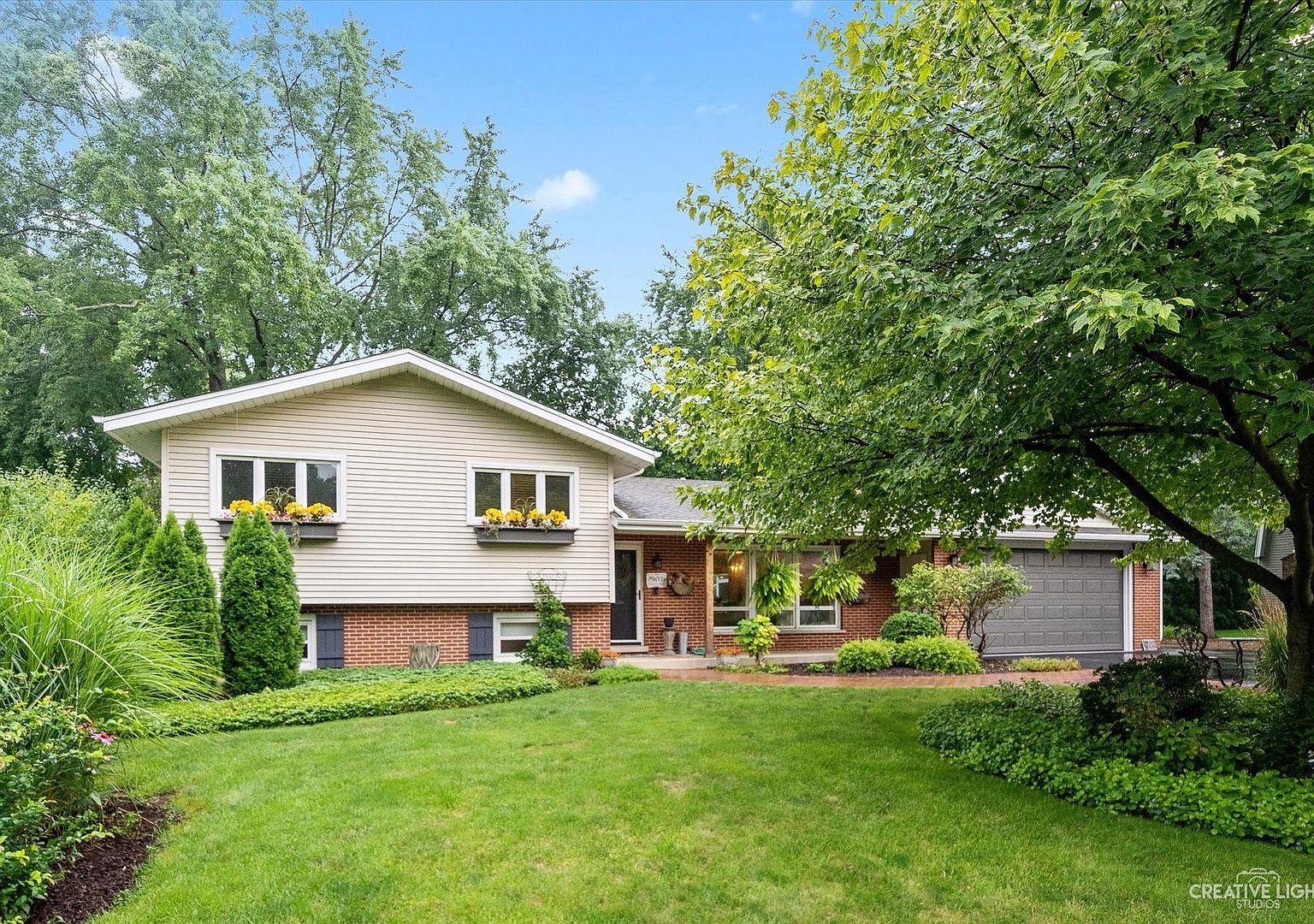 28W135 Plainview Dr, Naperville, IL 60564 | Zillow