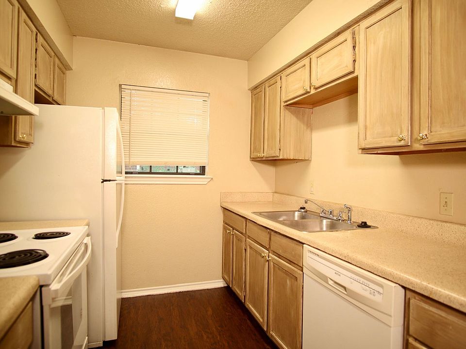 805 SE 4th St APT 105, Grand Prairie, TX 75051 | Zillow
