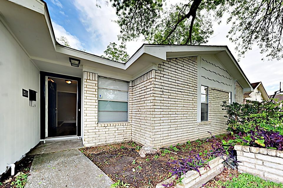 6410 Heatherbloom Dr, Houston, TX 77085 | Zillow