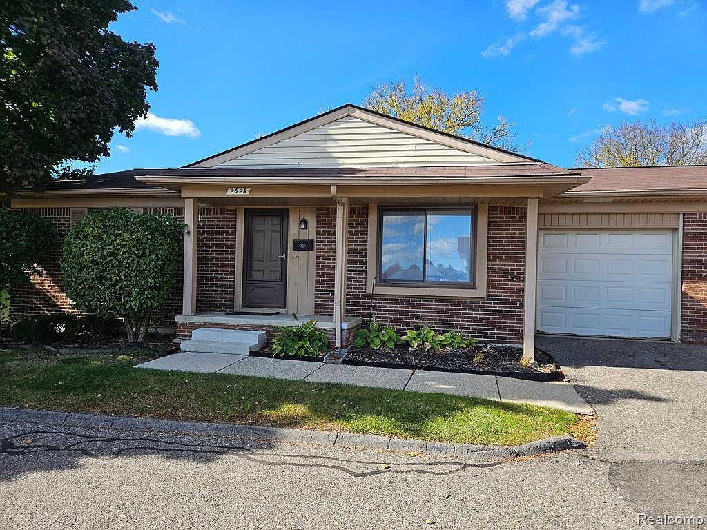 2924 Roundtree Dr, Troy, MI 48083 | MLS #20240079927 | Zillow