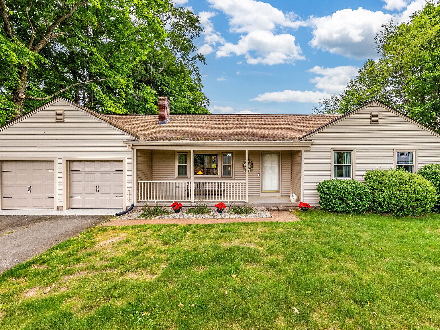 57 Highland Ave E, Broad Brook, CT 06016 | Zillow