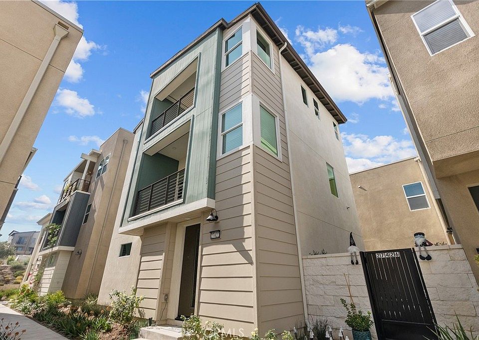 27422 Pioneer Ct, Valencia, CA 91381 | MLS #SR25003011 | Zillow